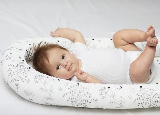 Sleepee Oboustranné bavlněné hnízdečko LUČNÍ KVÍTÍ pro miminko
