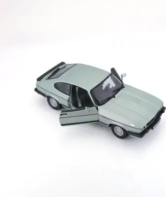 Bburago 1:24 Plus Ford Capri 1982 light green