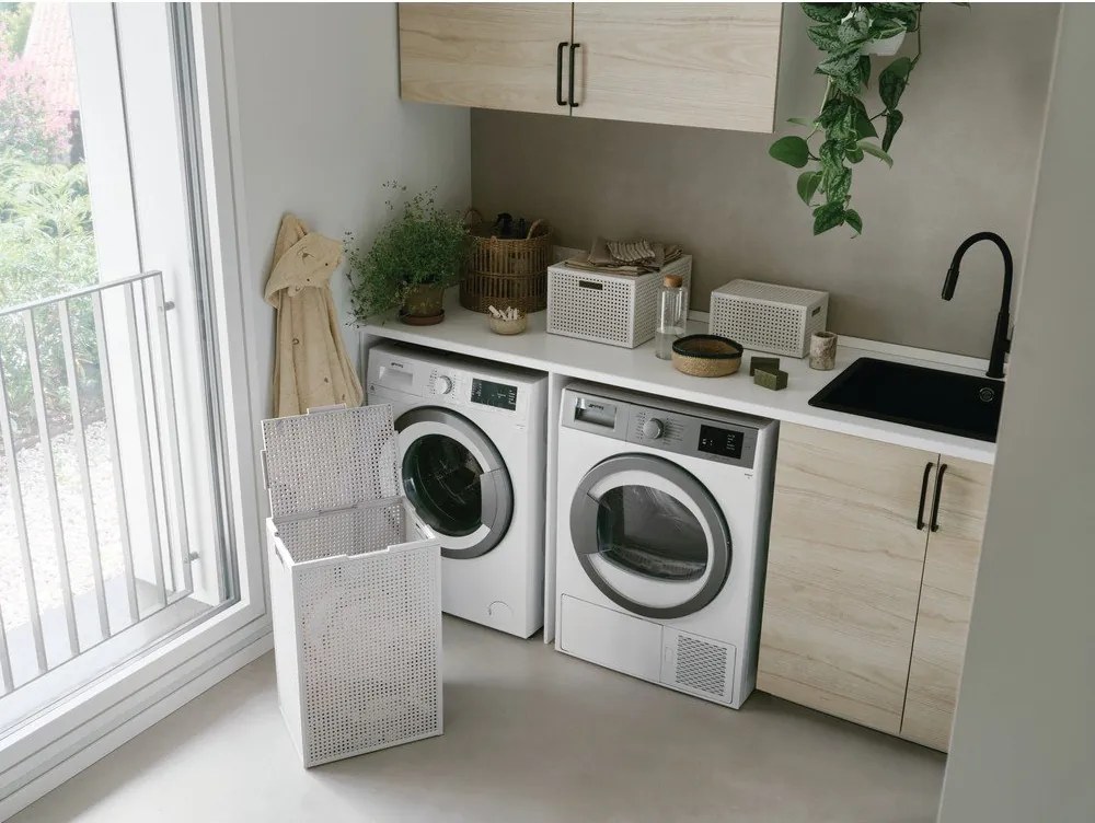 Krémový úložný box s víkem z recyklovaného plastu 30x38x21 cm Kaya – Curver