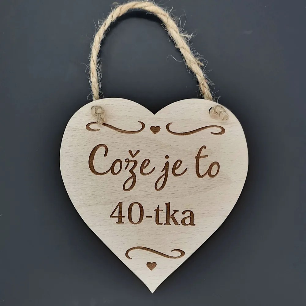 AMADEA Dřevěné srdce s textem Cože je to 40-tka, masivní dřevo, 16x15 cm