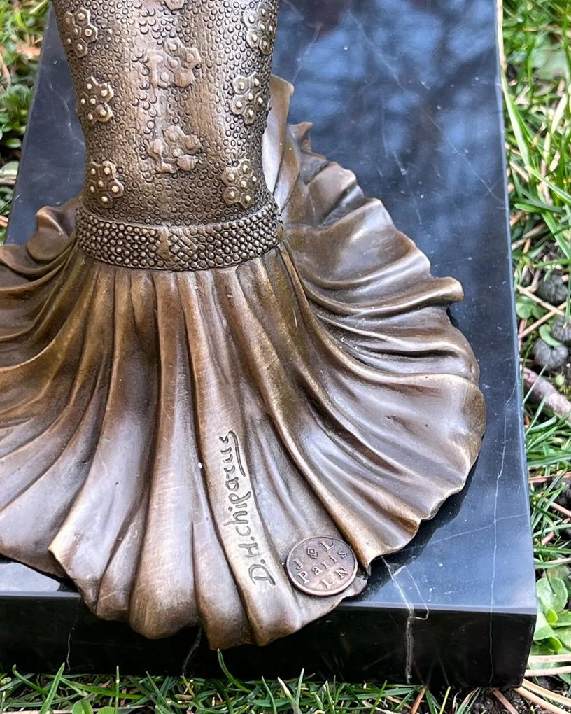 Bronzová socha - Sedící Balerína