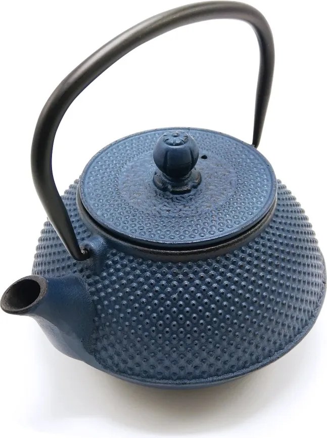 Litinová konvice Shantou, 0,6 l – modrá s texturovaným povrchem, s nerezovým sítkem