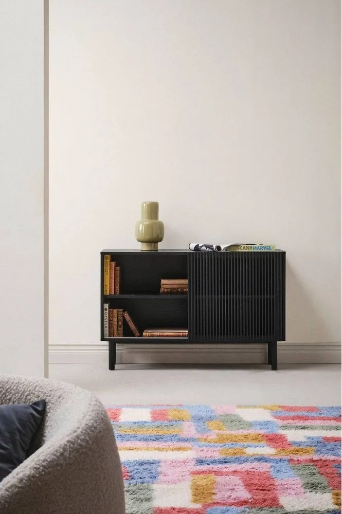 Černá skříňka v dekoru jasanu s posuvnými dveřmi 124x80x45 cm Sion – Jotex
