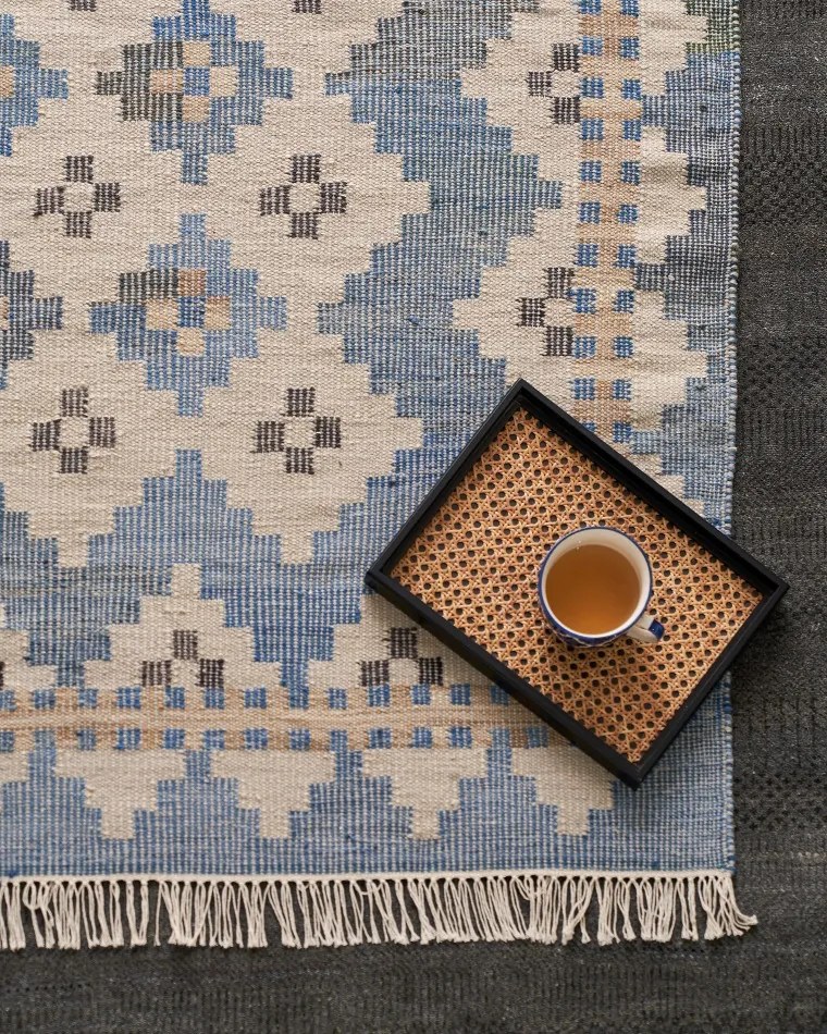Diamond Carpets India, Ručně vázaný kusový koberec Casablanca DE 2255 Multi Colour, 120x170, modrá, chodba / předsíň
