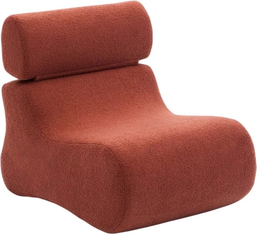 Křeslo v terakotové barvě z textilie bouclé Club – Kave Home