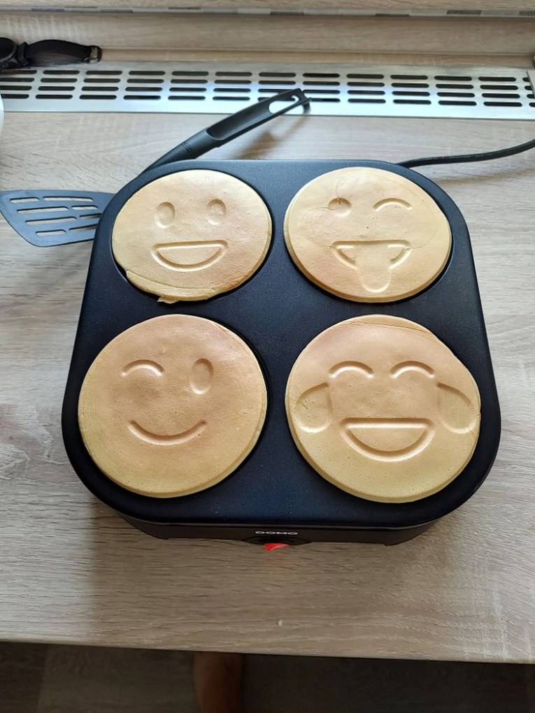 DOMO Elektrický lívanečník smajlík emoji, 600W DO8718P