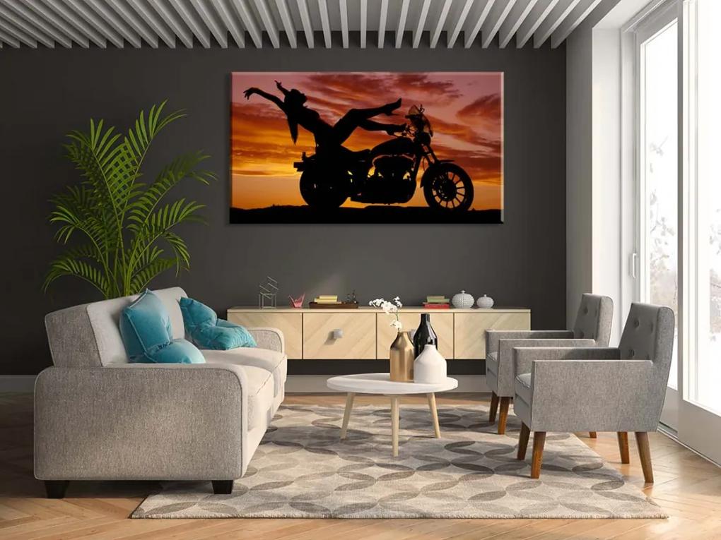 Obraz žena na motorce Velikost (šířka x výška): 110x60 cm
