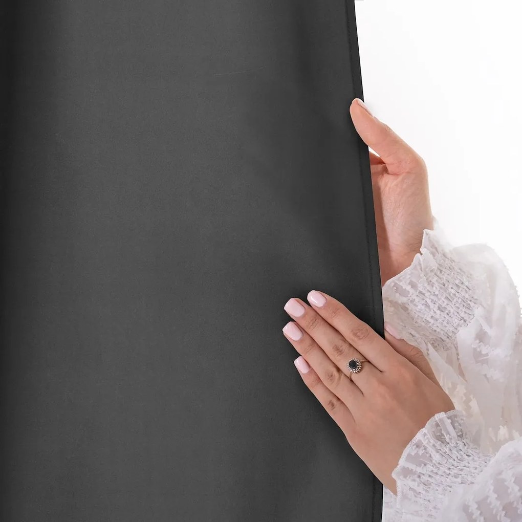 Závěs Carli s designovými poutky 140x250 cm - výběr z 10 provedení