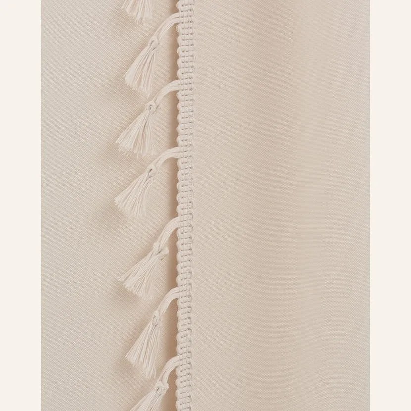 Krémový závěs LARA na stříbrná kolečka se střapci 140 x 260 cm