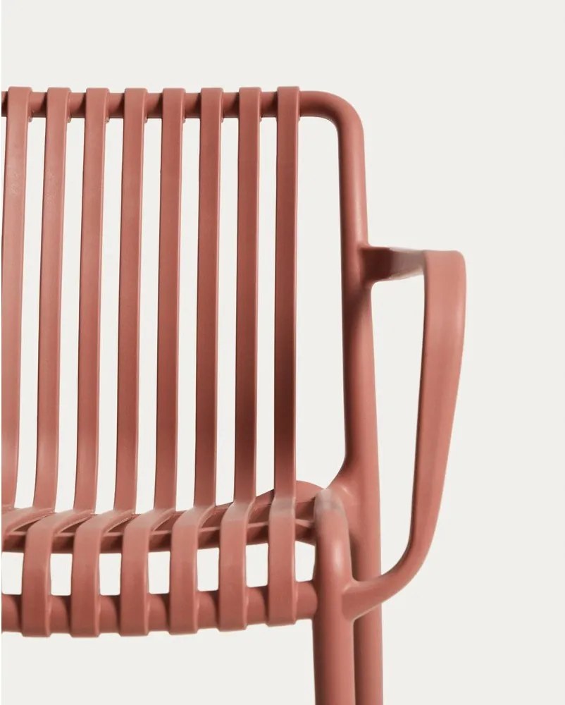 Plastová zahradní židle v terakotové barvě Isabellini – Kave Home