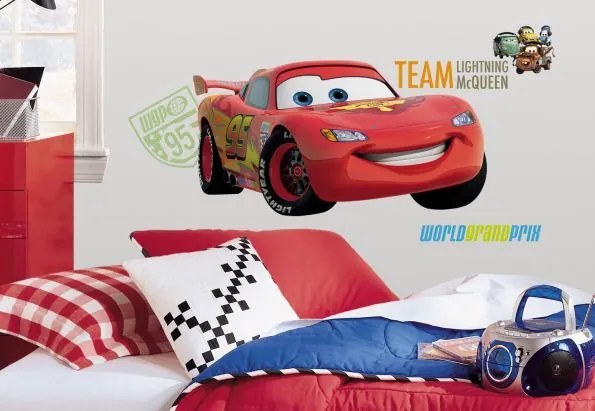 Samolepka auto Blesk - Lightning McQueen. Nálepky auta Disney Cars 2. (8cm x 2,5cm - 40cm x 96,8cm). Samolepící dekorace a obrázky RoomMates