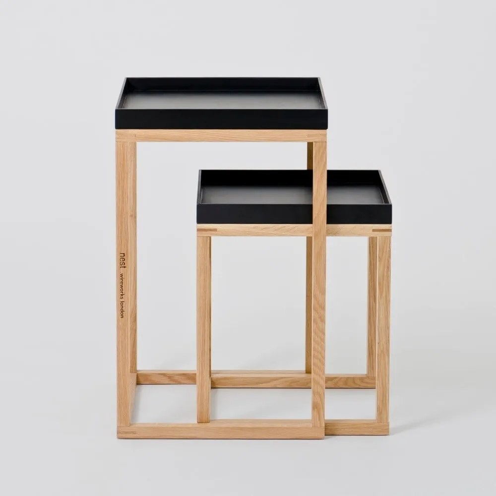 Sada 2 dubových odkládacích stolků s černou deskou Wireworks Oak