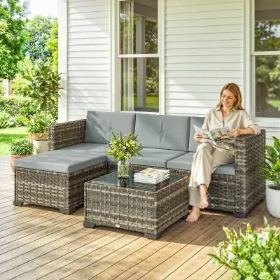Outsunny 5dílná ratanová zahradní sada s polštáři, 2 rohová křesla, křeslo bez područek, podnožka a stůl 860-416V00LG