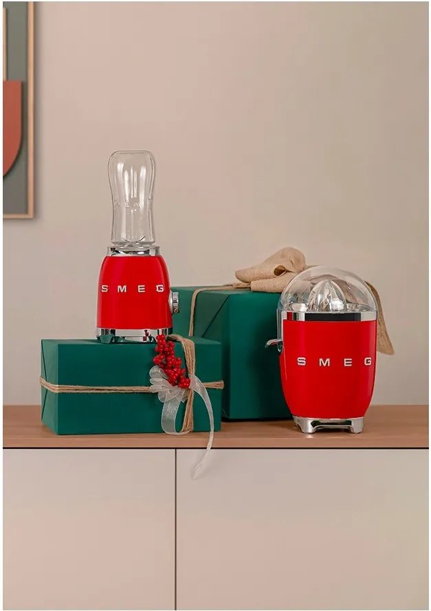 Červený odšťavňovač 50's Retro Style – SMEG