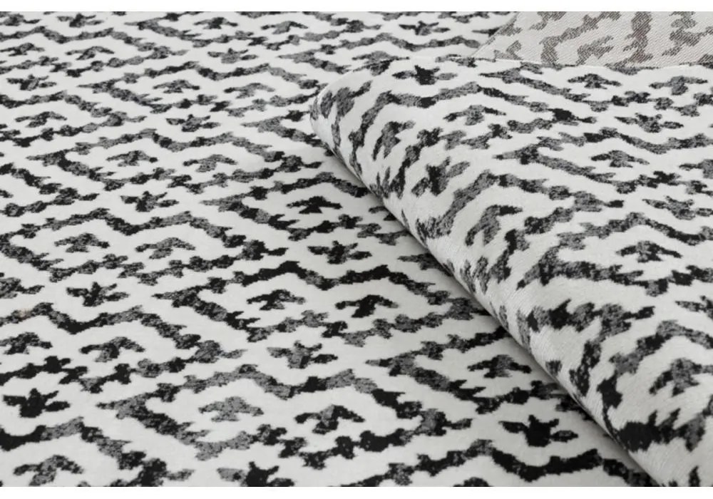 Kusový koberec Fabio černo krémový 180x270cm