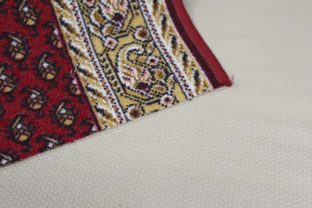 Associated Weavers, Protiskluzový běhoun na míru Inca 11, šíře 100 cm, červená, chodba / předsíň