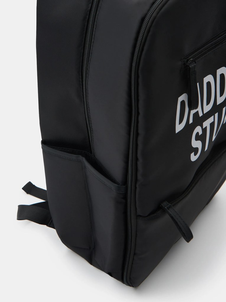 Sinsay - Batoh s přebalovací podložkou a nápisem Daddy’s stuff - černá