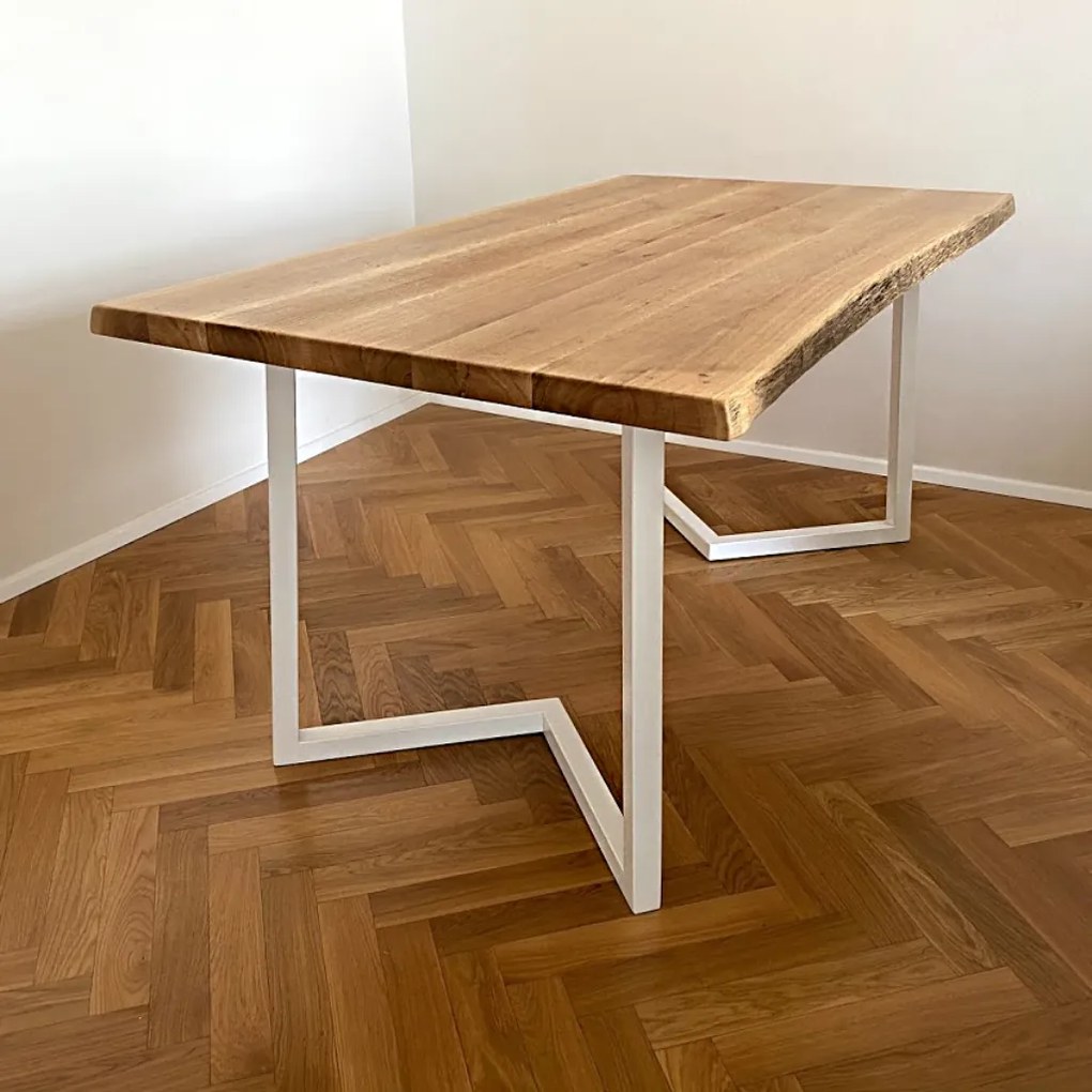 KULHÁNEK Jídelní stůl s rustikální hranou a kovovou podnoží "V" Velikost desky: 190x80 cm, Odstín podnože: antracit - RAL 7016