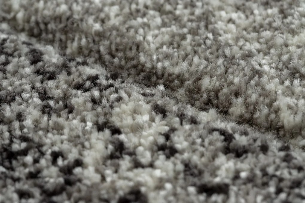Kusový koberec FEEL Triangle šedý