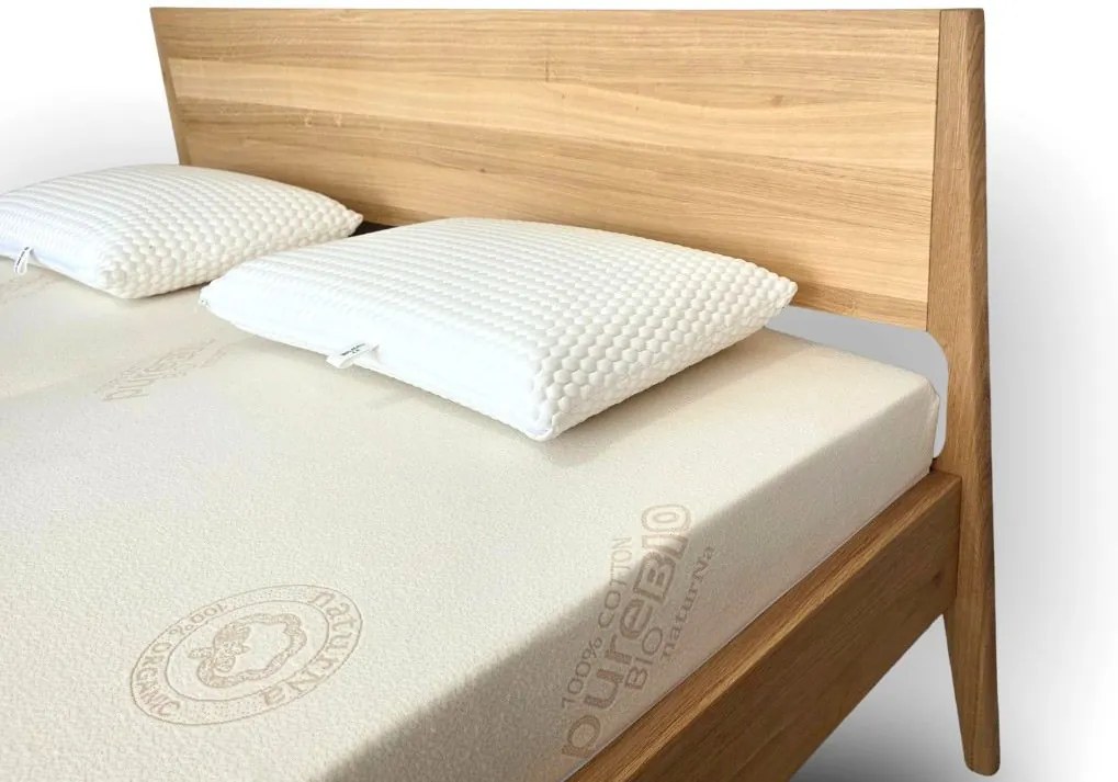 Designová postel Postelia ADRIA Buk jádrový 180x200cm - dřevěná postel z masivu o šíři 4 cm