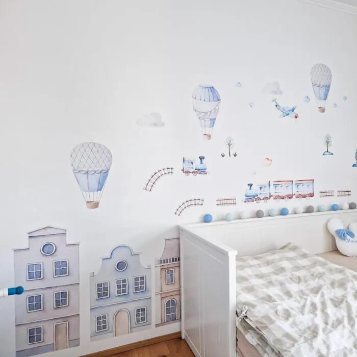 INSPIO Samolepky do dětského pokoje - Modré domky s horkovzdušnými balóny