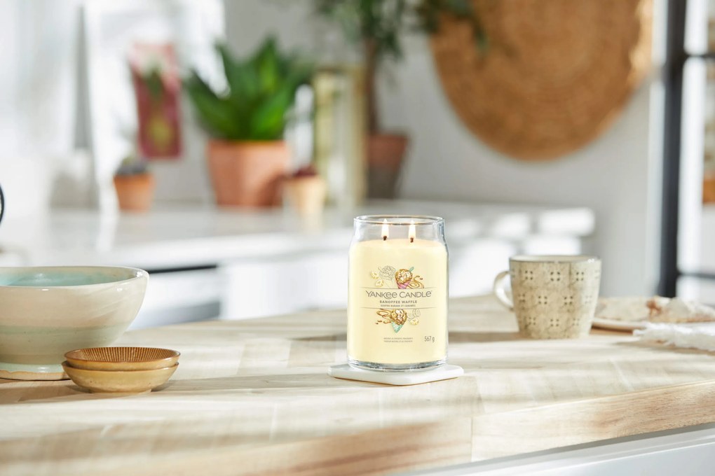 Yankee Candle – Signature svíčka Banoffee Waffle (Vafle s banány a karamelem) Velikost: střední 368 g