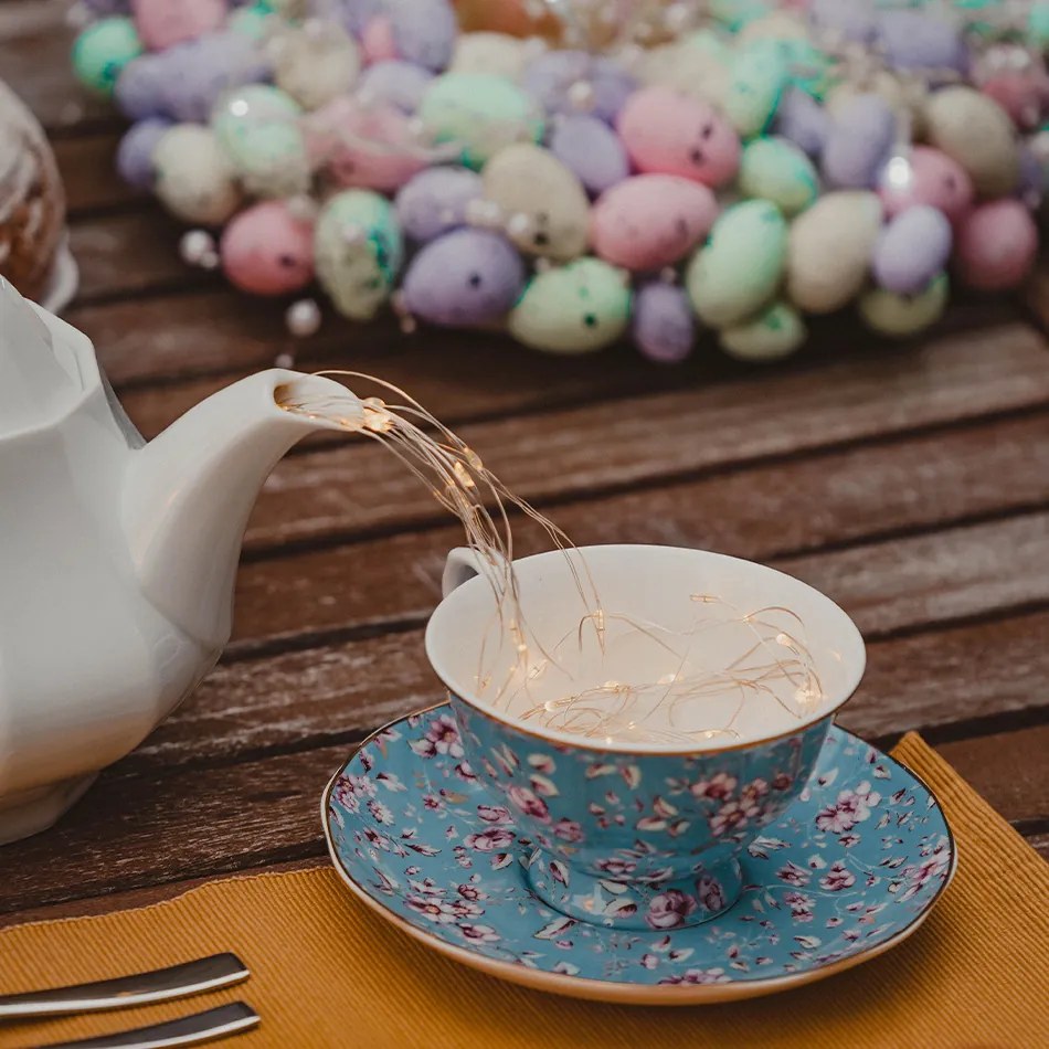 LED světýlka na baterie, kapičky, 5 m, teple bílá, 50 diod, drátek, IP20 interiér, 3 × AA