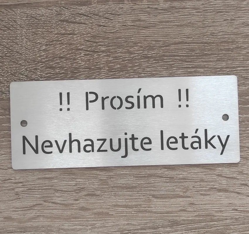 Cedule nevhazovat letáky -černý podklad Provedení: Otvory pro uchycení, Velikost (šířka): 18 cm