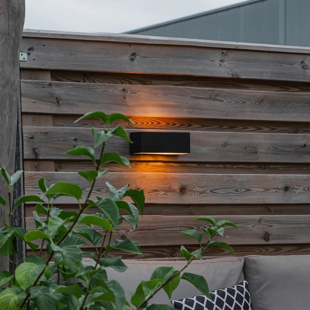Moderní nástěnná lampa černá se světelným efektem IP54 - Houks