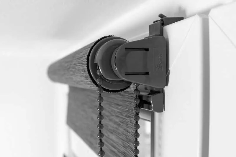 ZEBRA-SHOP Roleta DEN A NOC / MINI / PREMIUM / ŠEDÁ / BH 27 Barva mechanizmu: bílá, Výška: 150, Šířka: 88