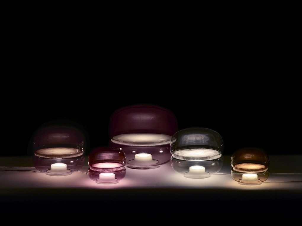 Designová stolní lampa Brokis Macaron M, PC1039 Barva skla: Amber - transparentní sklo, Základna: Onyx medový (CSFB1576), Disk: BROKISGLASS - triplex opál mat (CSOP1578)