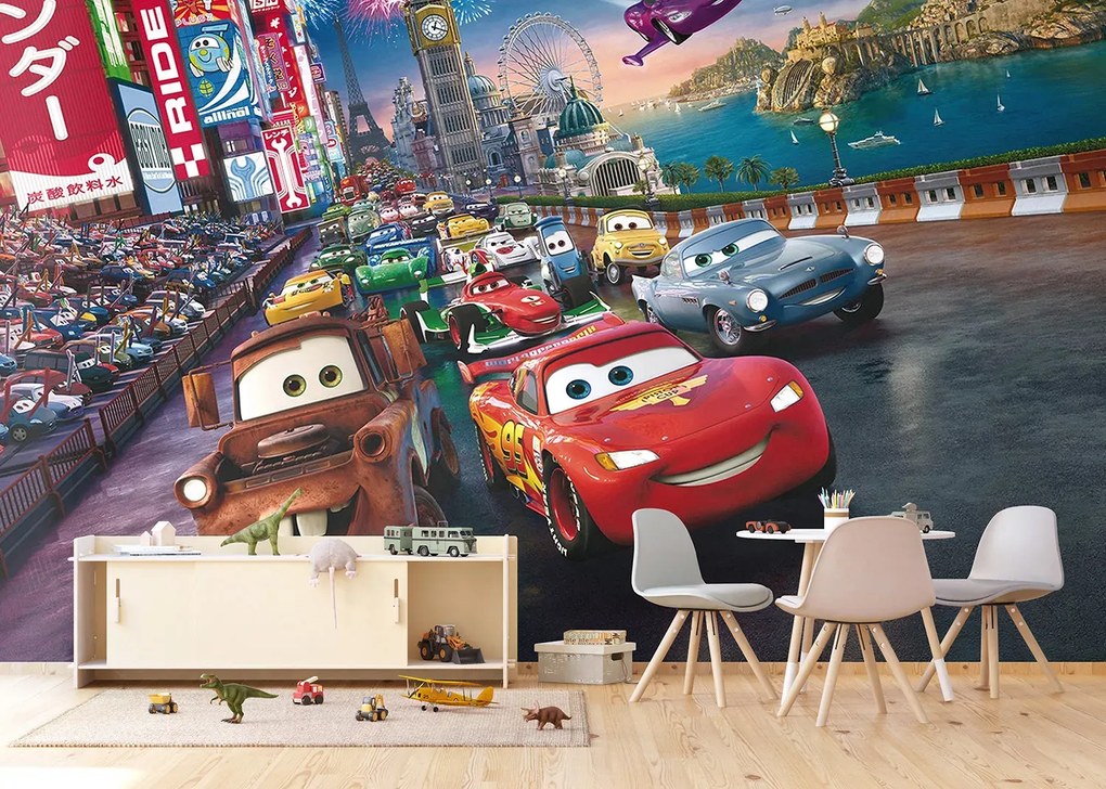 Vliesová fototapeta na zed' na Závodní Dráze, Disney Auta | 360 x 270 cm | DFTDNXXL5028
