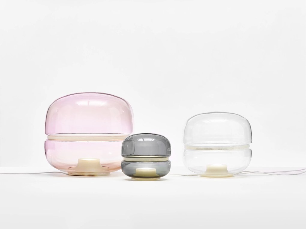 Designová stolní lampa Brokis Macaron L, PC1040 Barva skla: tmavá rosé - transparentní sklo (CGC1625), Základna: Onyx bílý (CSFB1535), Disk: BROKISGLASS - triplex opál mat (CSOP1578)