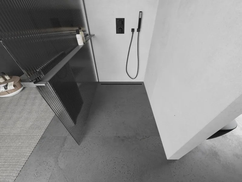 Mexen Kioto+ L, sprchová zástěna Walk-In s poličkou a věšákem 110 x 200 cm, 8mm sklo s žebrovým vzorem, grafitový profil, 800-110-123-66-09