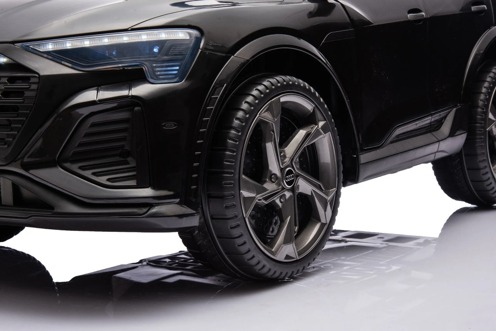 Elektrické autíčko Audi RS Q8 černé