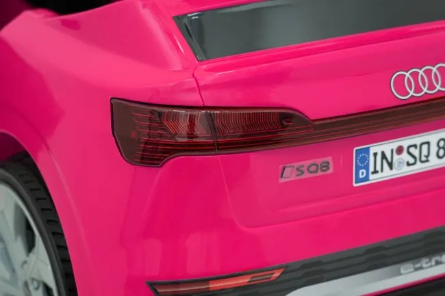 Elektrické autíčko Audi SQ8 růžové