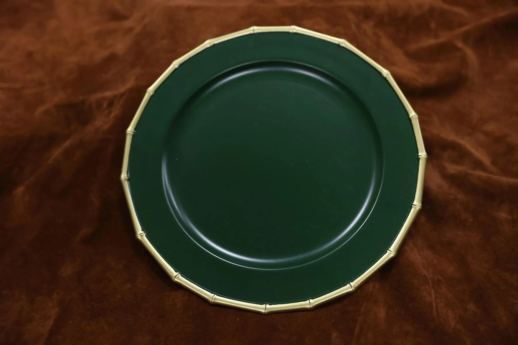 Zelený matný klubový talíř se zlatým okrajem 33cm