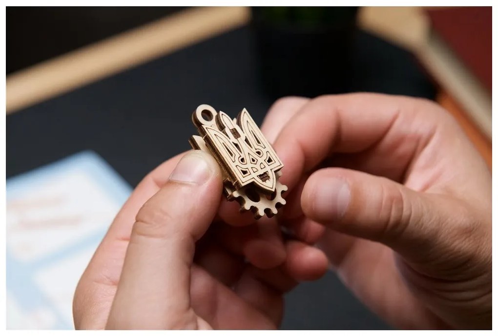 Ugears 3D dřevěné mechanické puzzle Brave UA Tractor