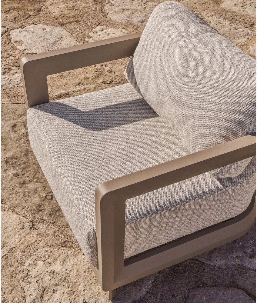 Krémové/taupe polstrované zahradní křeslo Nerano – Kave Home
