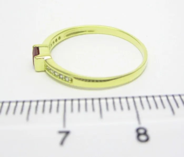 Klenoty Budín Elegantní zlatý prsten s červeným rubínem (i zásnubní) vel.52 1,06gr 223041300