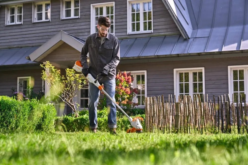 Aku strunová sekačka STIHL FSA 50 SET (AK 10+AL 101)