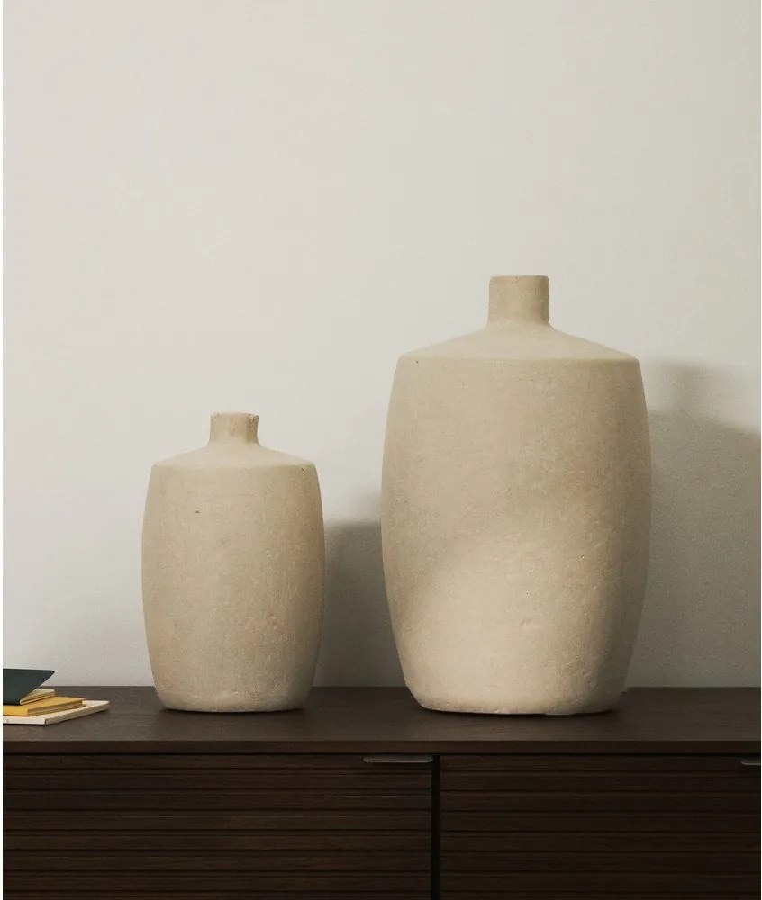 Krémová váza z papírmaše (výška 26 cm) Mireni – Kave Home