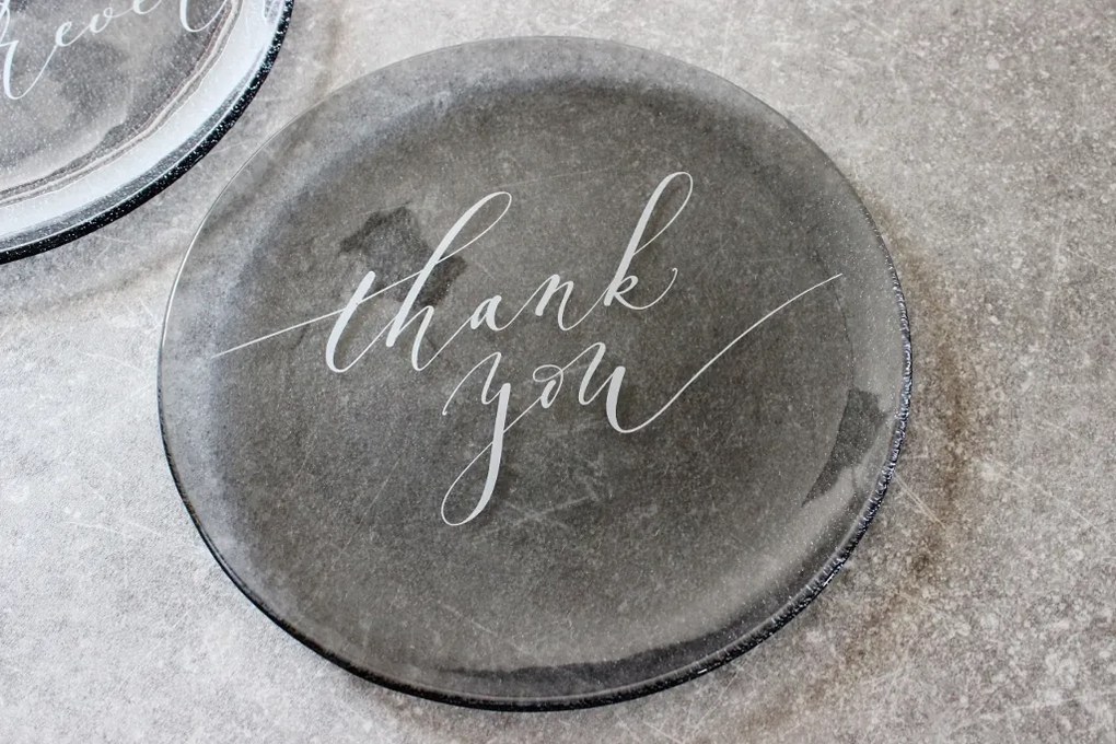 BDK-GLASS Šedý talíř prům. 28cm - THANK YOU