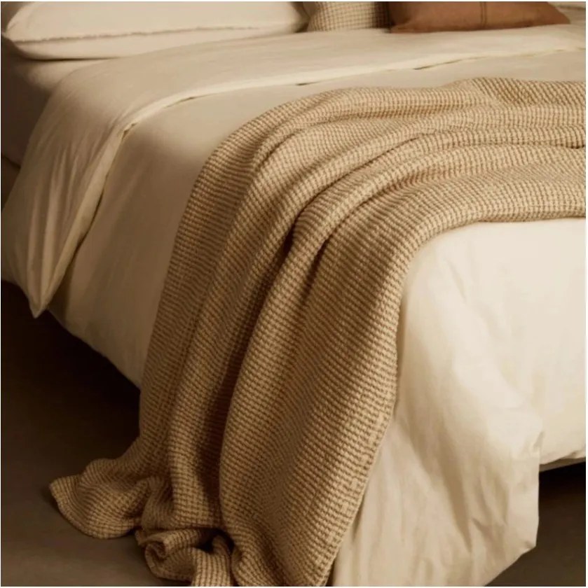Béžový bavlněný přehoz 180x260 cm Senara – Kave Home
