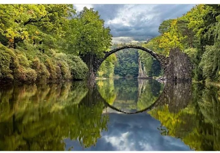 DIMEX | Samolepicí vliesová fototapeta na zeď Krajina s obloukovým mostem MA-5-0060 | 375 x 250 cm | zelená, modrá, šedá