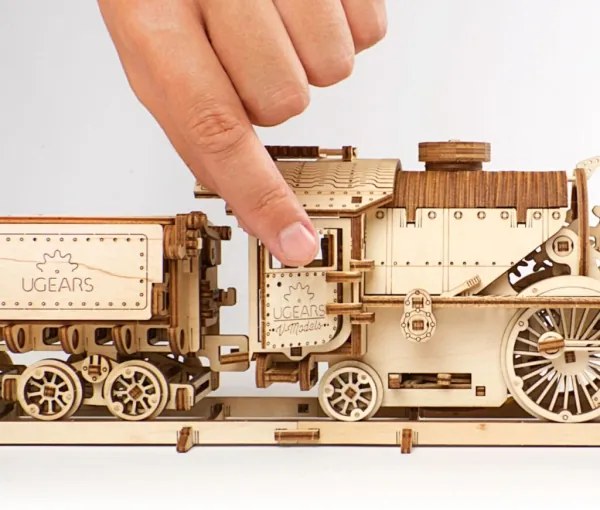 Ugears - 3D dřevěné mechanické puzzle V-Express parní lokomotiva s tendrem