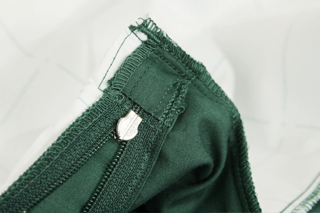 Saténový povlak na polštář Royal Dream - dark green Velikost: 70 x 90