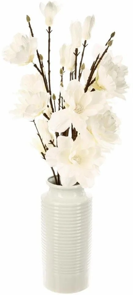 Decentní květy magnolie v kovové bílé váze