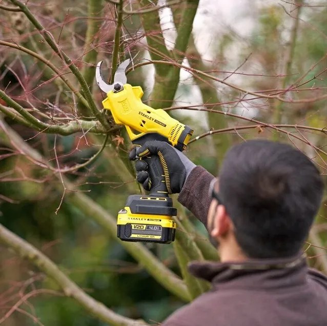 Aku nůžky na větve Stanley FatMax SFMCPP32M1 - použito