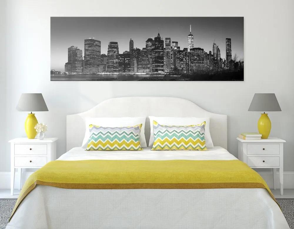 Obraz centrum New Yorku v černobílém provedení - 150x50 cm